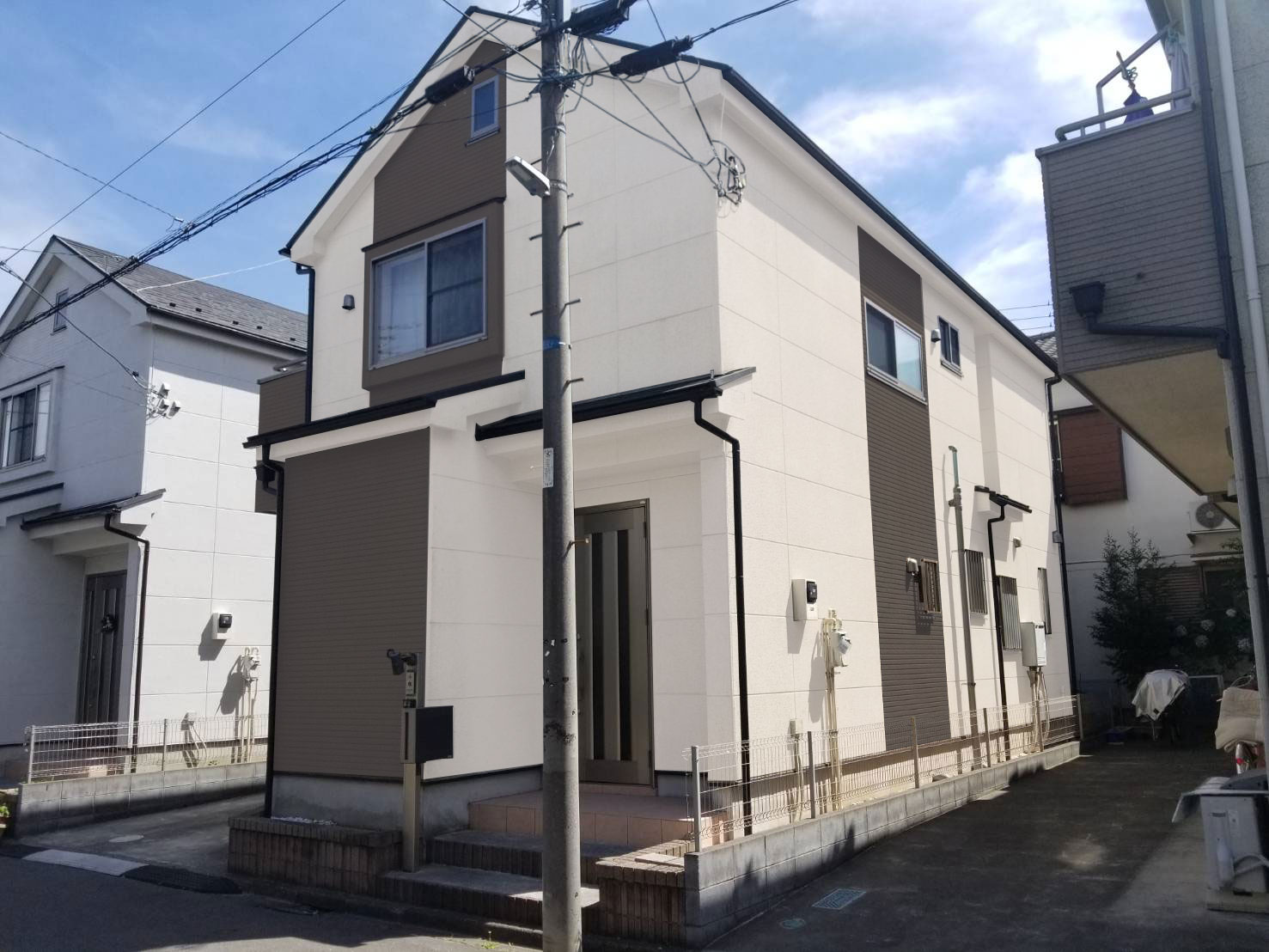 越谷市 築11年、外壁フッ素塗装！ウォールバリア水性F2でラジカル制御の無機ハイブリット塗料♪